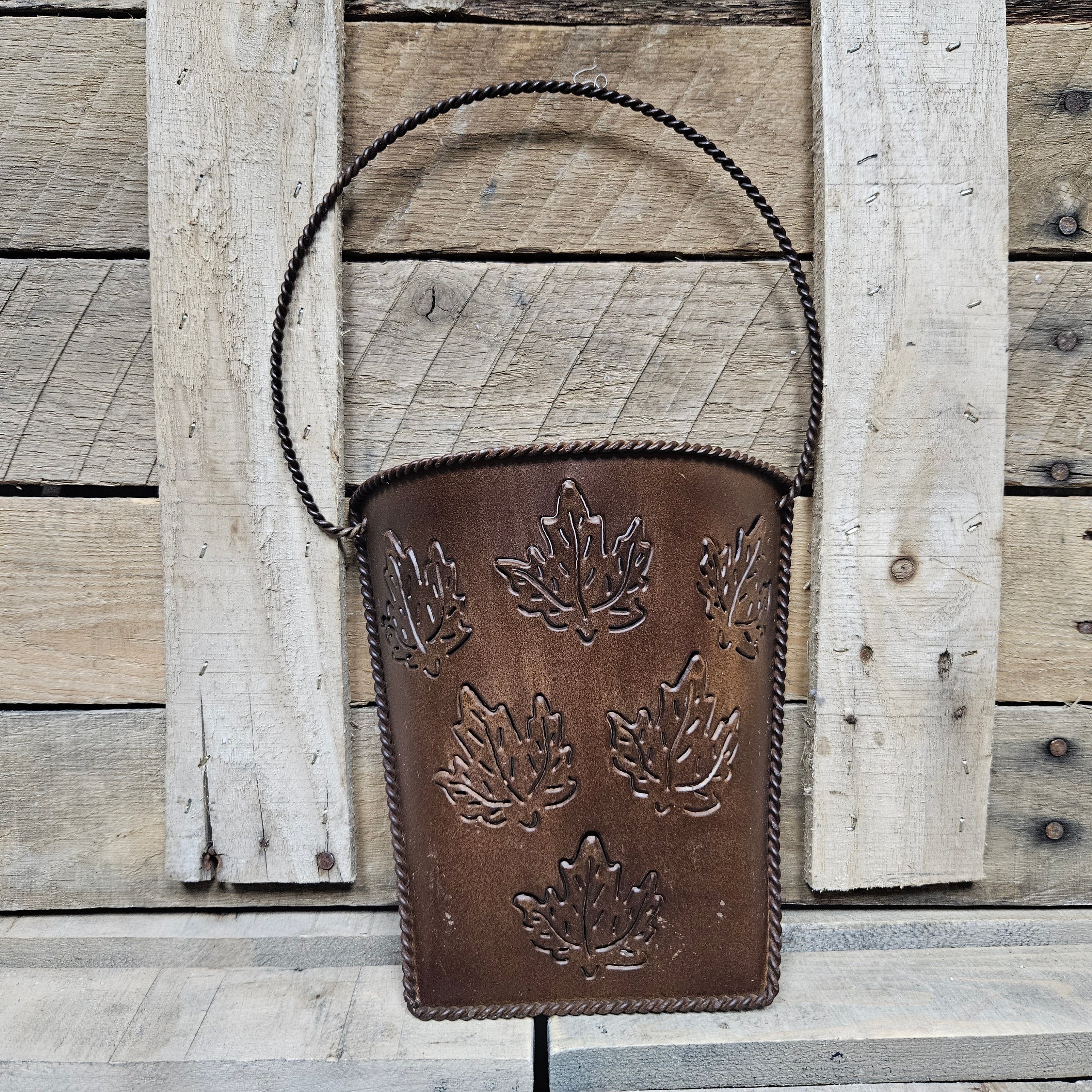 LEAF BUCKET HLV102524116 | The Vintage Barn